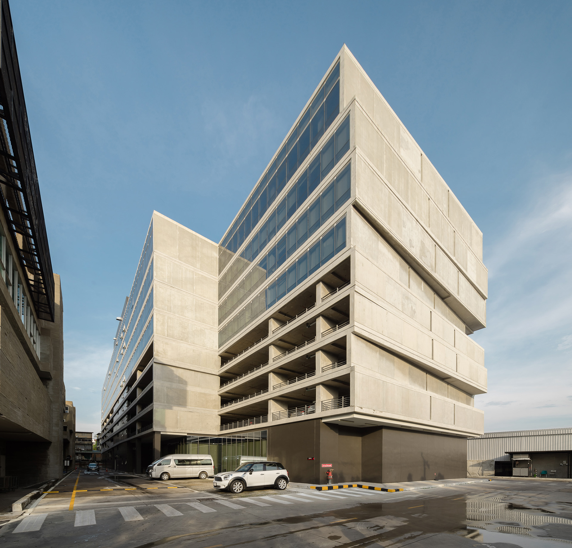 PanoramicStudio - OSOTSPA OFFICE BUILDING / PLAN ARCHITECT