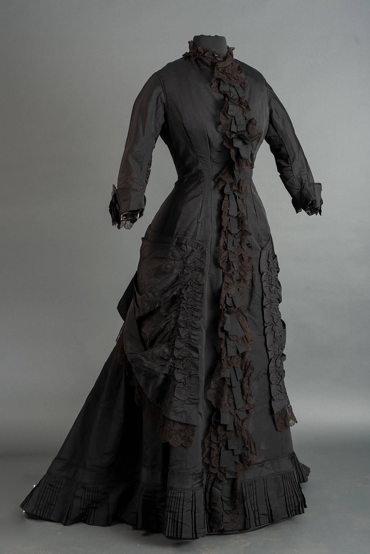 Wearable History - Restrictiveness