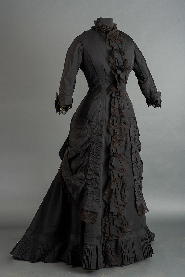 Wearable History - Restrictiveness